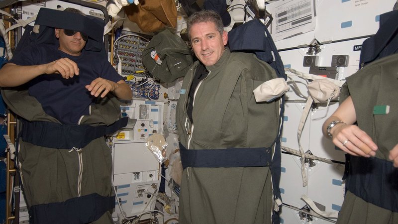 Make an astronaut sleep pod - Destination Space